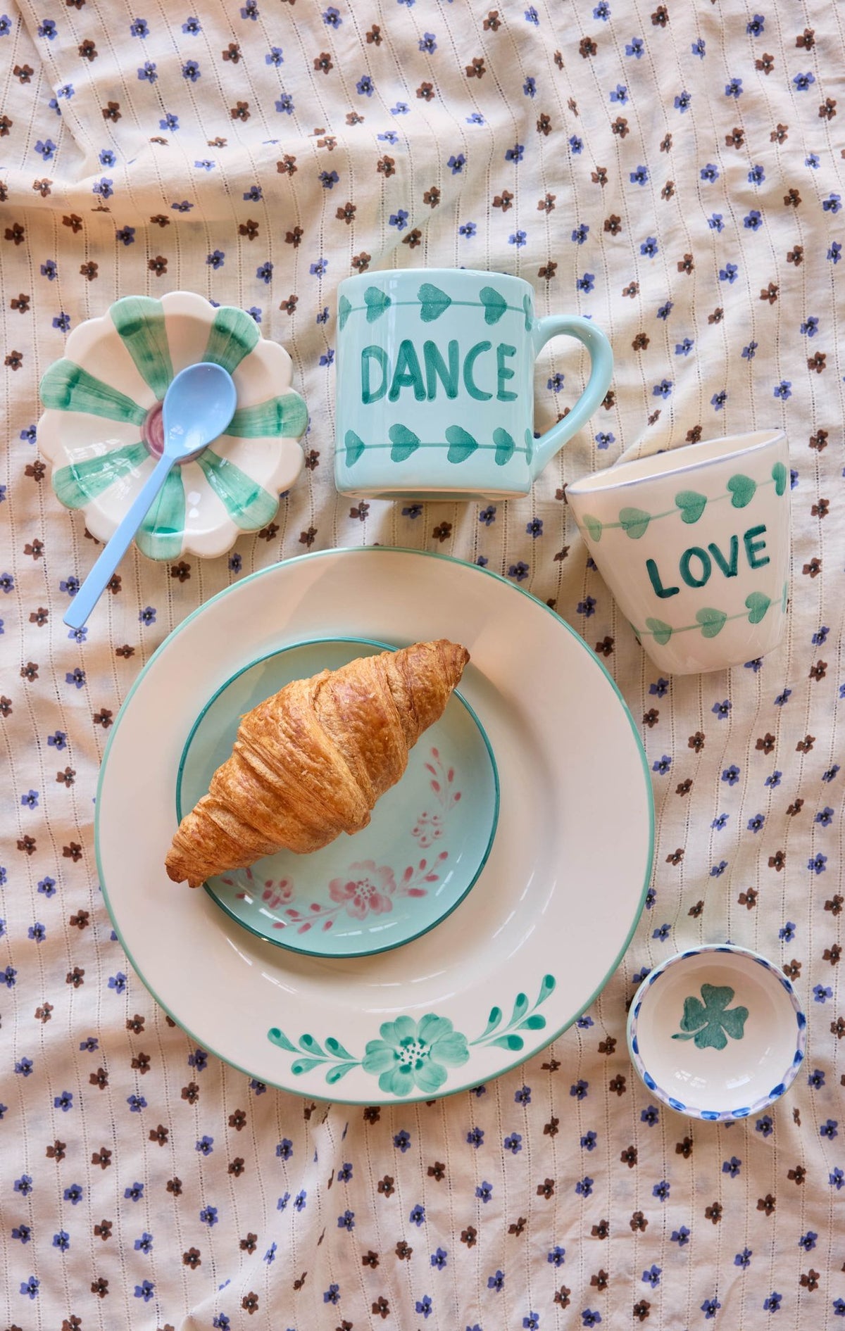 Melamine cups and mugs | Feel the magic of vibrant colours now