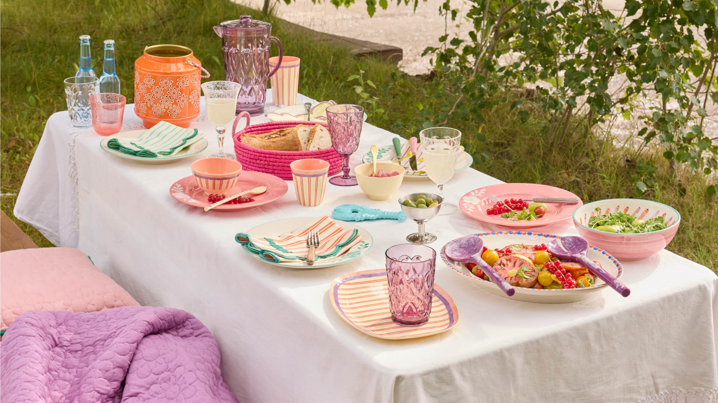 Garden party - set a table full of colour